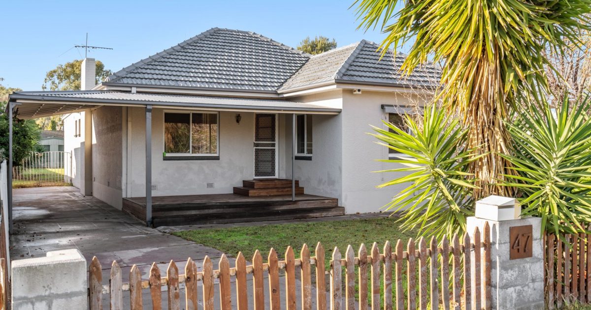 Mid-century charm and character right in the middle of Wagga | Region ...