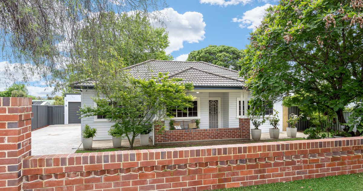 A short walk to town and with an amazing feeling of privacy in Turvey ...