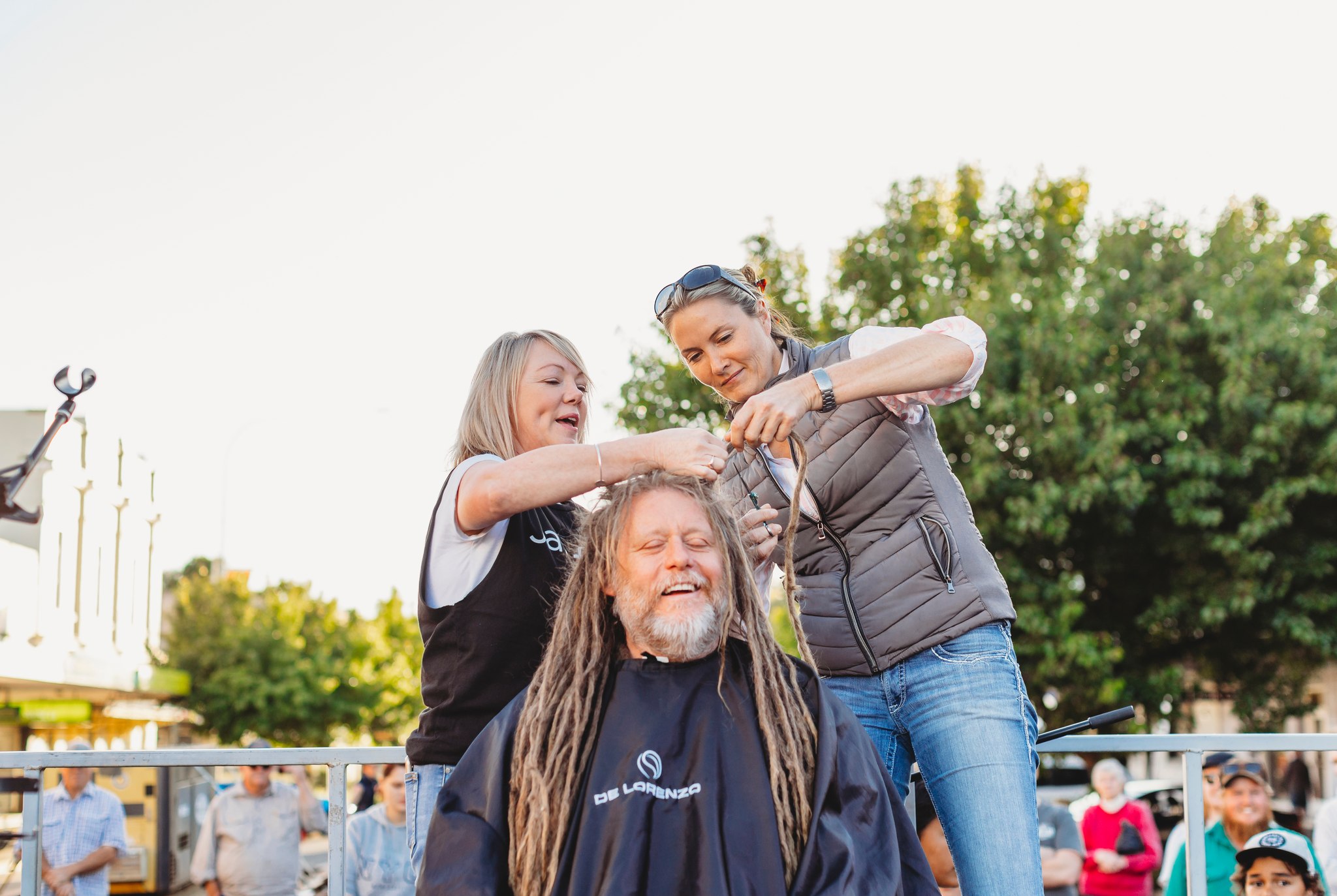 Young entrepreneurs open impromptu lemonade stand after cancer ...