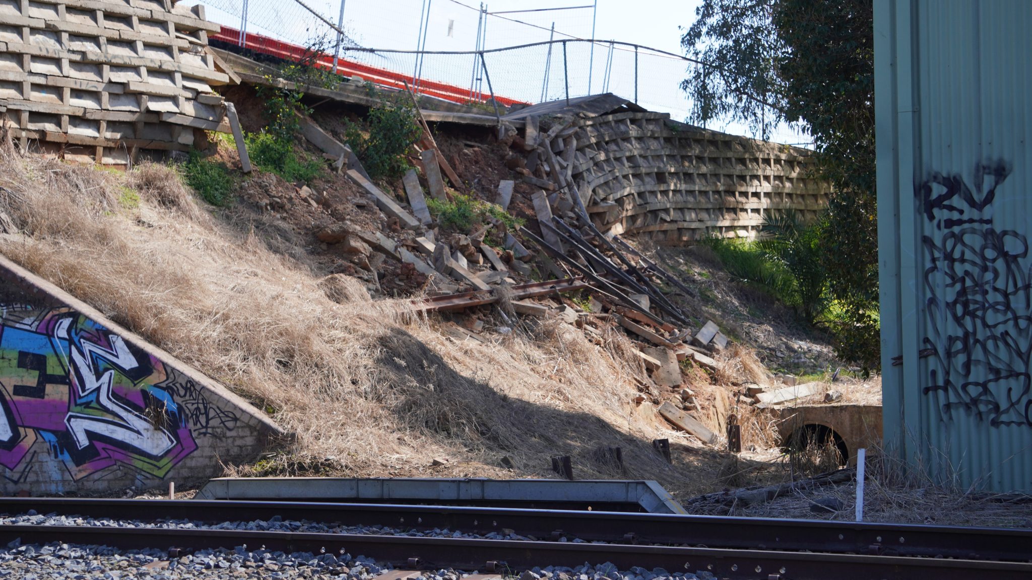 What on earth is happening with Wagga's Edmondson Street Bridge ...