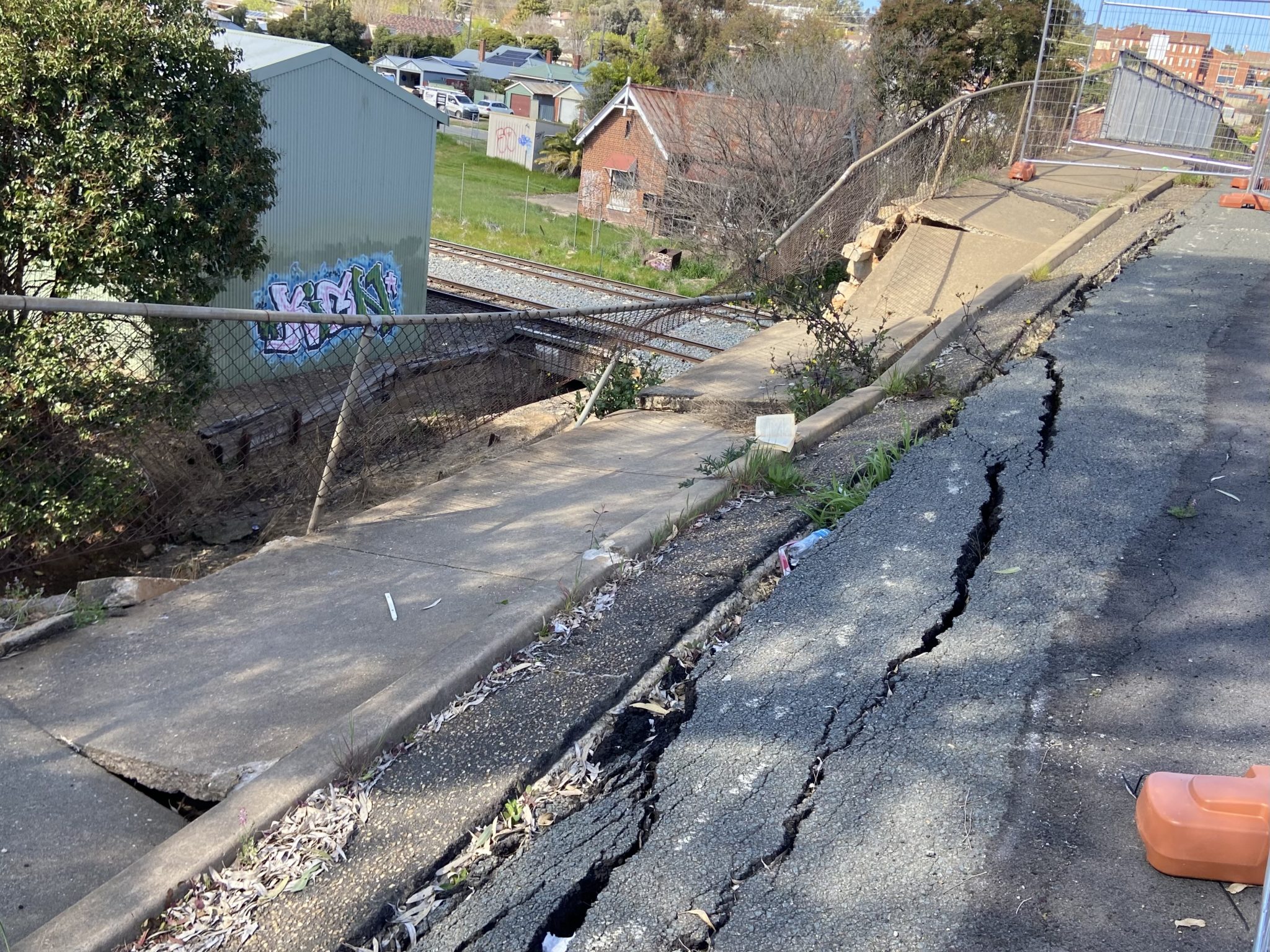 What on earth is happening with Wagga's Edmondson Street Bridge ...