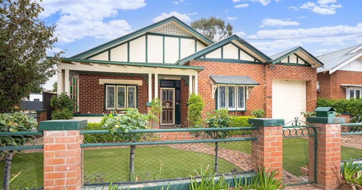 If you fancy Federation homes, this one has all the finishing touches ...