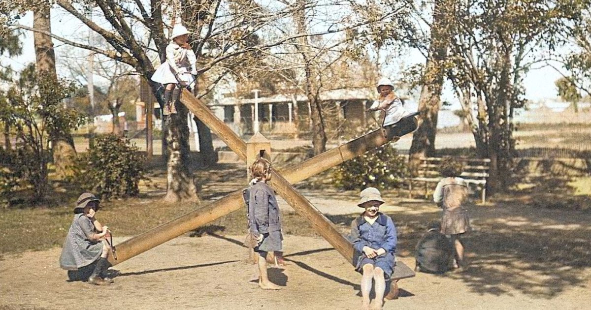 Riverina Rewind: The seesaw and the time gun in Wagga's Collins Park | Region Riverina