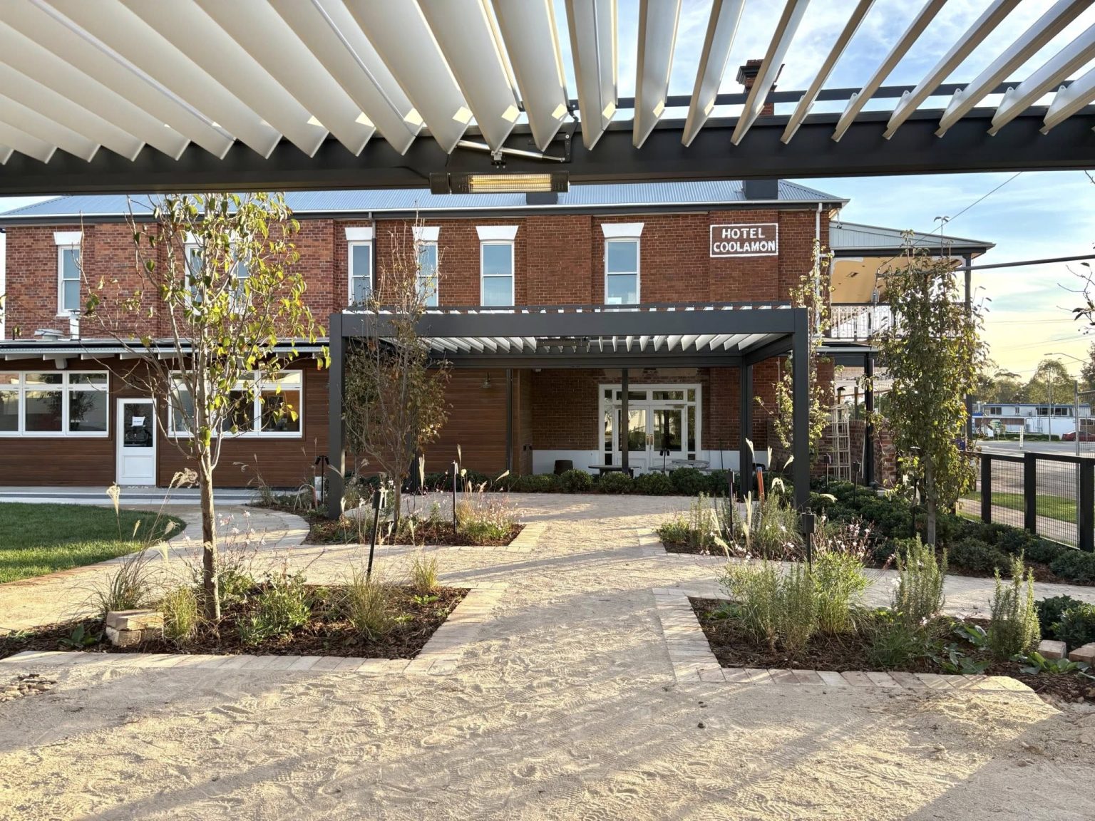 Coolamon Hotel’s 145-year history, glasshouse and cocktail bar to ...